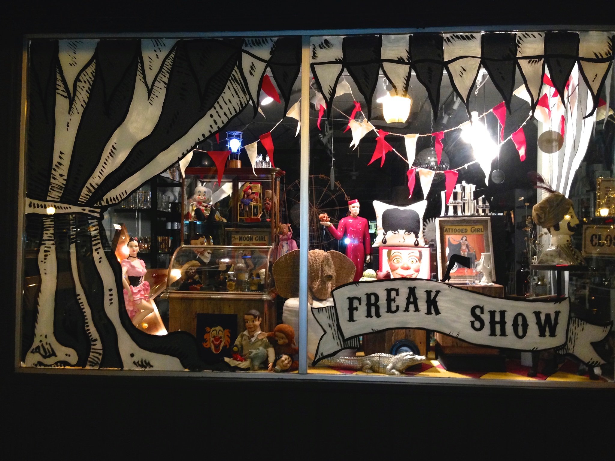 15 Halloween Display Ideas for Small Businesses - Unix Commerce