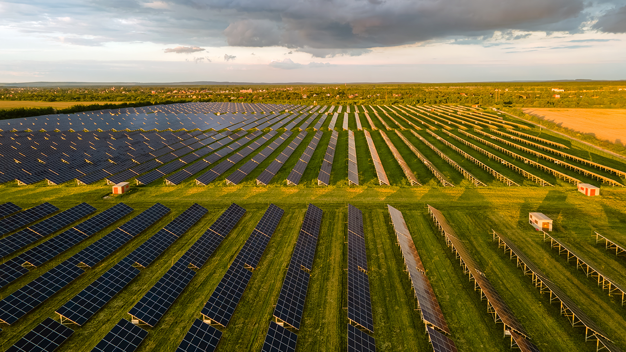 Solar Farm Income Per Acre: The Stats You Need to Know - Unix Commerce